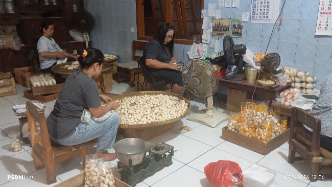 Dari Dapur Kampung ke Pasar Modern: Jejak Panjang Nopia Narwan Menjaga ...